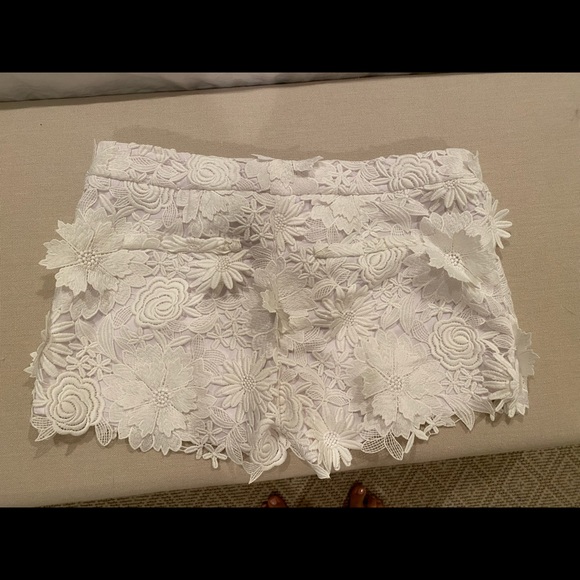 Milly | Shorts | Milly Size 2 White Floral Shorts | Poshmark